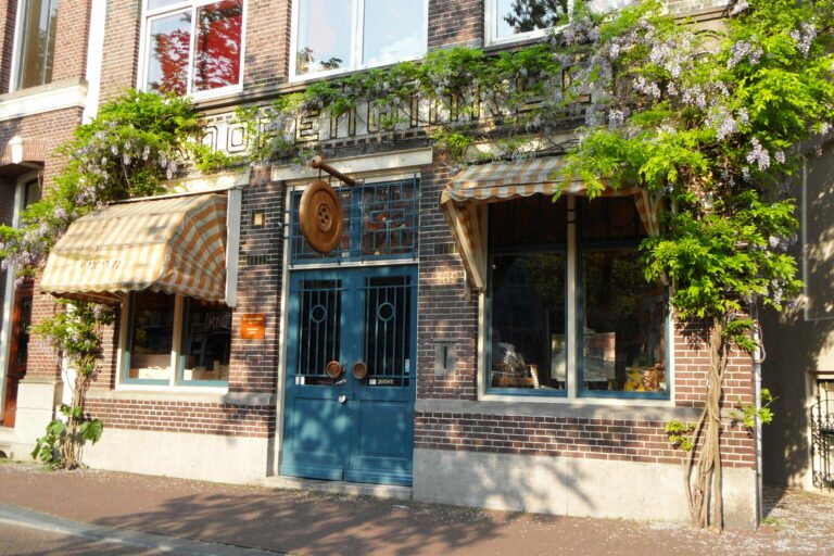 Shopping for Arts and Crafts and Hobby Supplies in Amsterdam ...